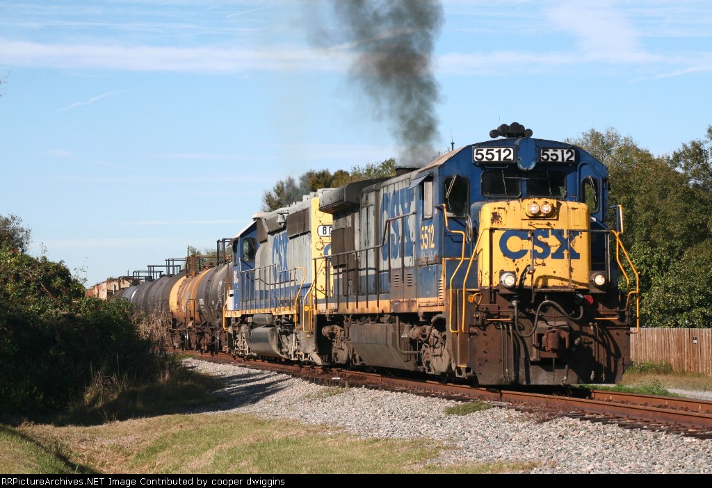 O802 sputters out of the yard with clunker 5512 leading